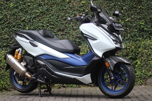 Mewah Namun Enggak Nora, Simak Modifikasi Honda Forza dengan Ohlins HO ...
